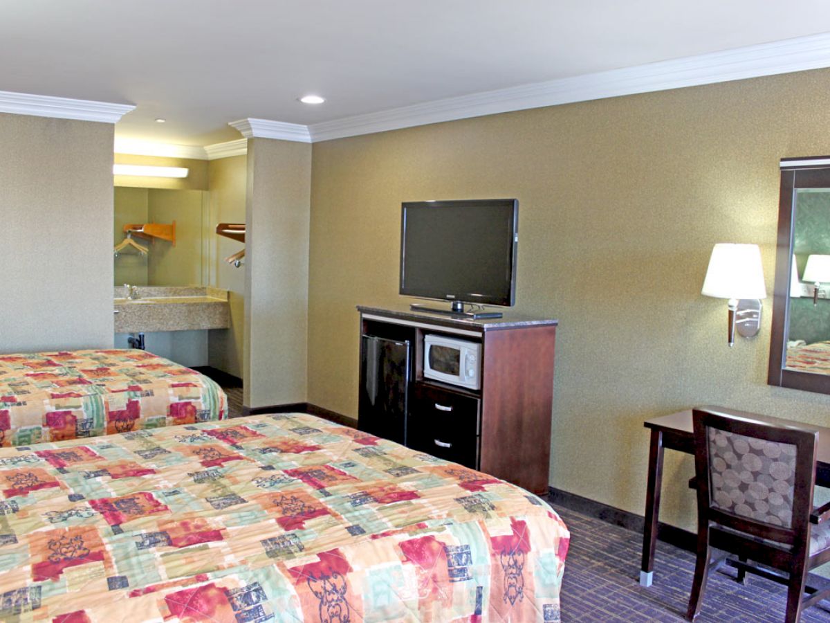 Crystal Inn & Suites - Accommodations in Inglewood CA Rooms & Suites